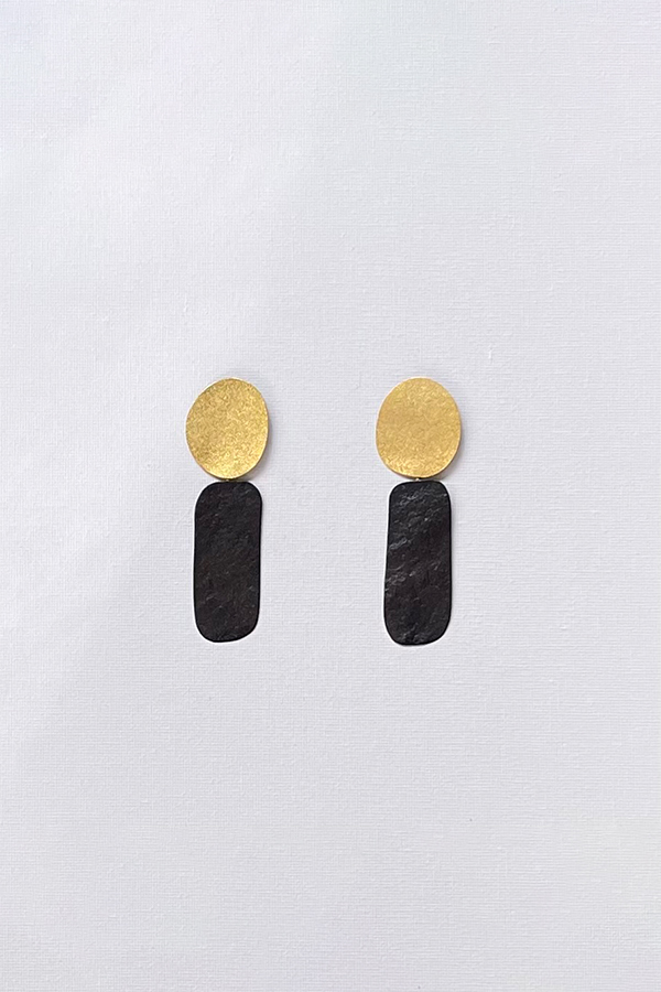 Character Jewels Curved Circle Rectangle Drop E Gold/Black - Differente ...